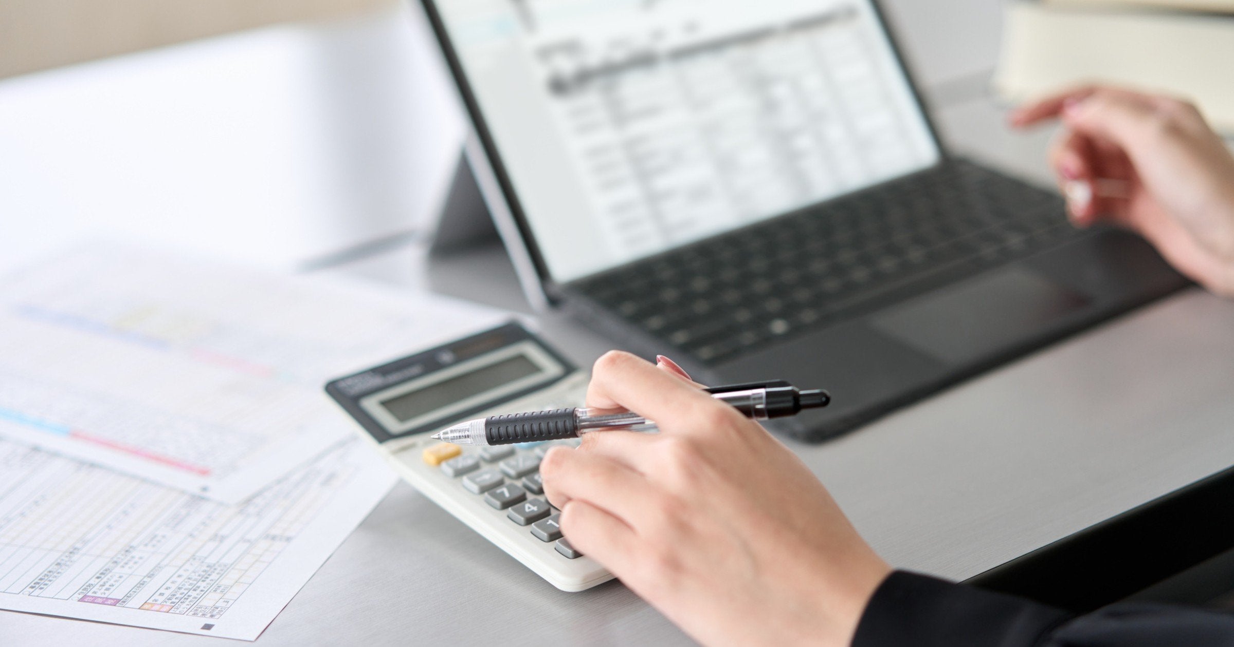 給与計算の外注（アウトソーシング）完全ガイド！料金相場や大手・中小企業別のおすすめ、費用削減のコツも紹介 | ビジネスチャットならChatwork