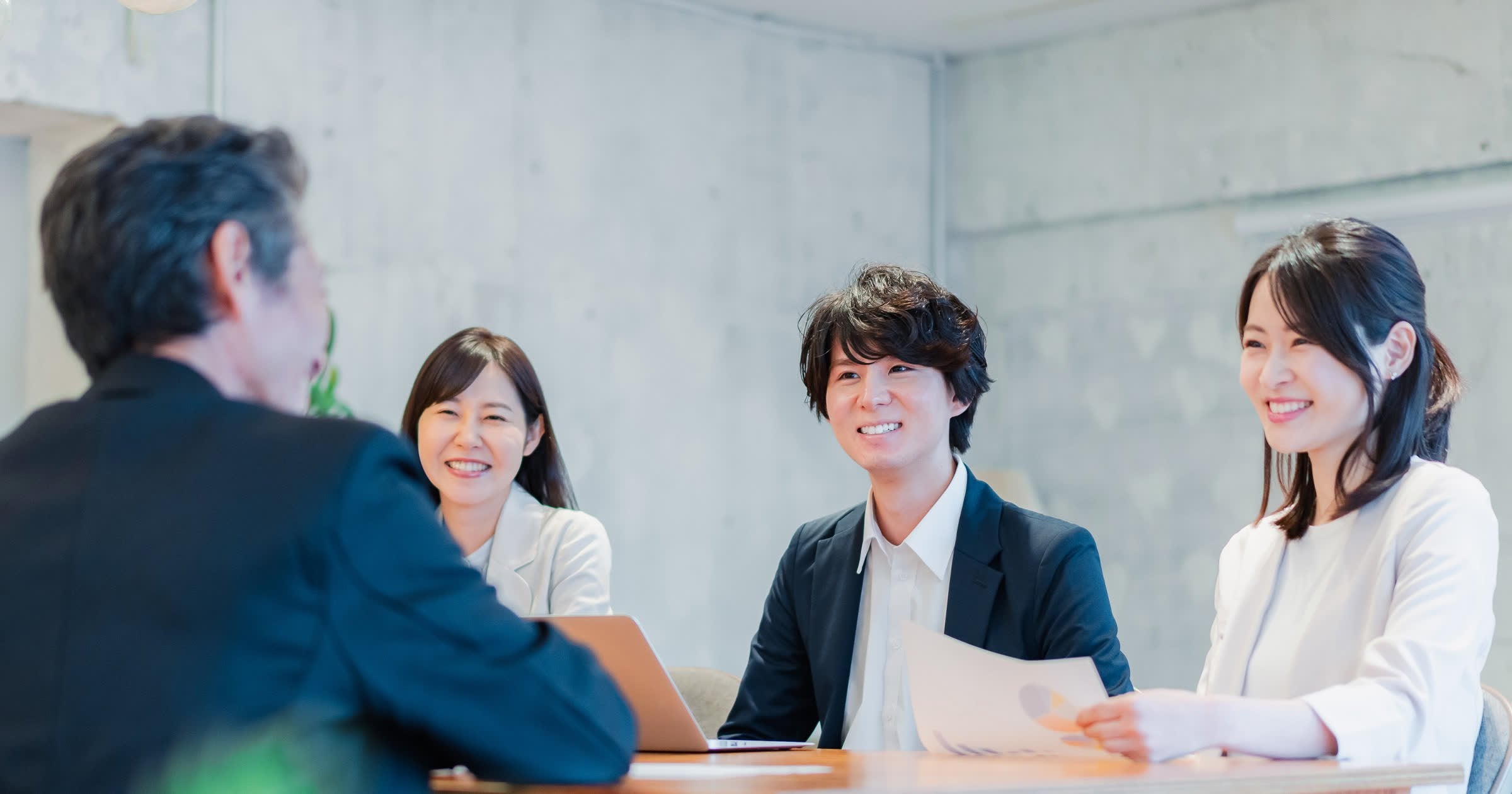 部下のモチベーションを上げるには？原因分析から具体的な方法、NG行動まで徹底解説 | ビジネスチャットならChatwork