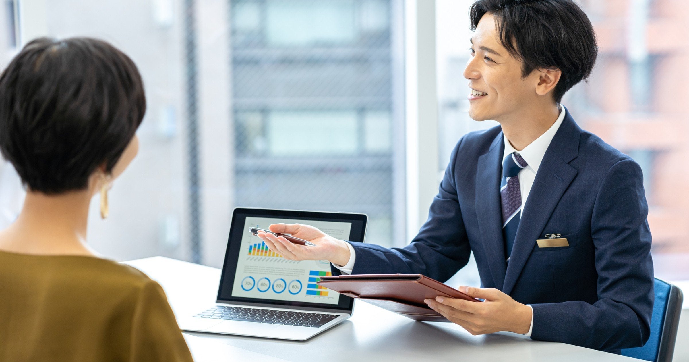 顧客対応が上手い人の特徴とは？求められるスキルや対応力向上のポイントを解説 | ビジネスチャットならChatwork